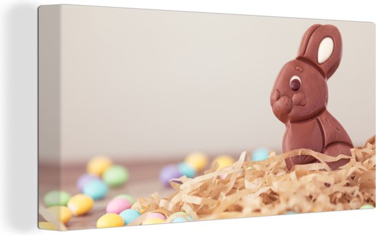 Canvas Schilderij Een konijn van chocolade met kleine eitjes tijdens ...