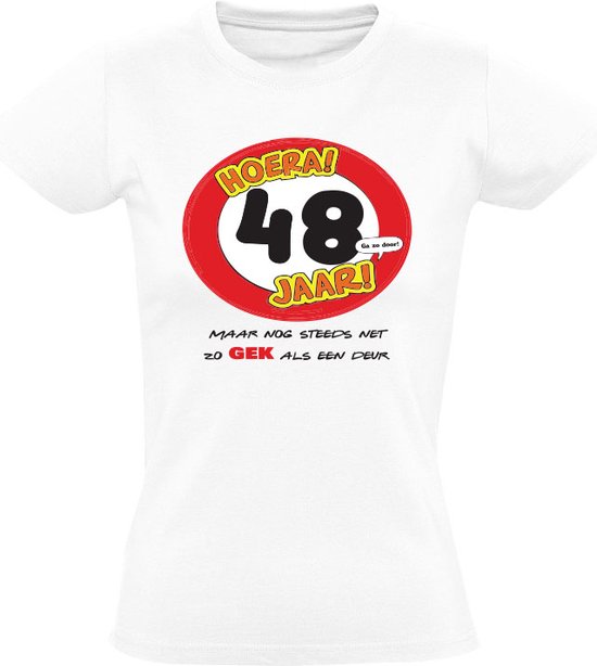 Hoera 48 jaar! Maar nog steeds zo gek als een deur! Dames T-shirt ...