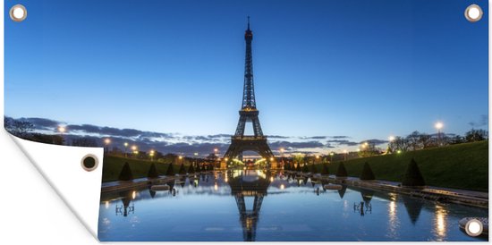 Décoration murale extérieur La Tour Eiffel le soir avec un ciel très dégagé à Paris -... | bol.com