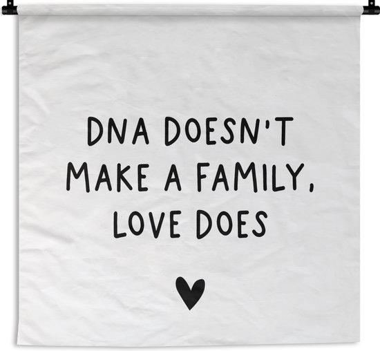 Wandkleed - Wanddoek - Engelse quote DNA doesn't make a family, love ...