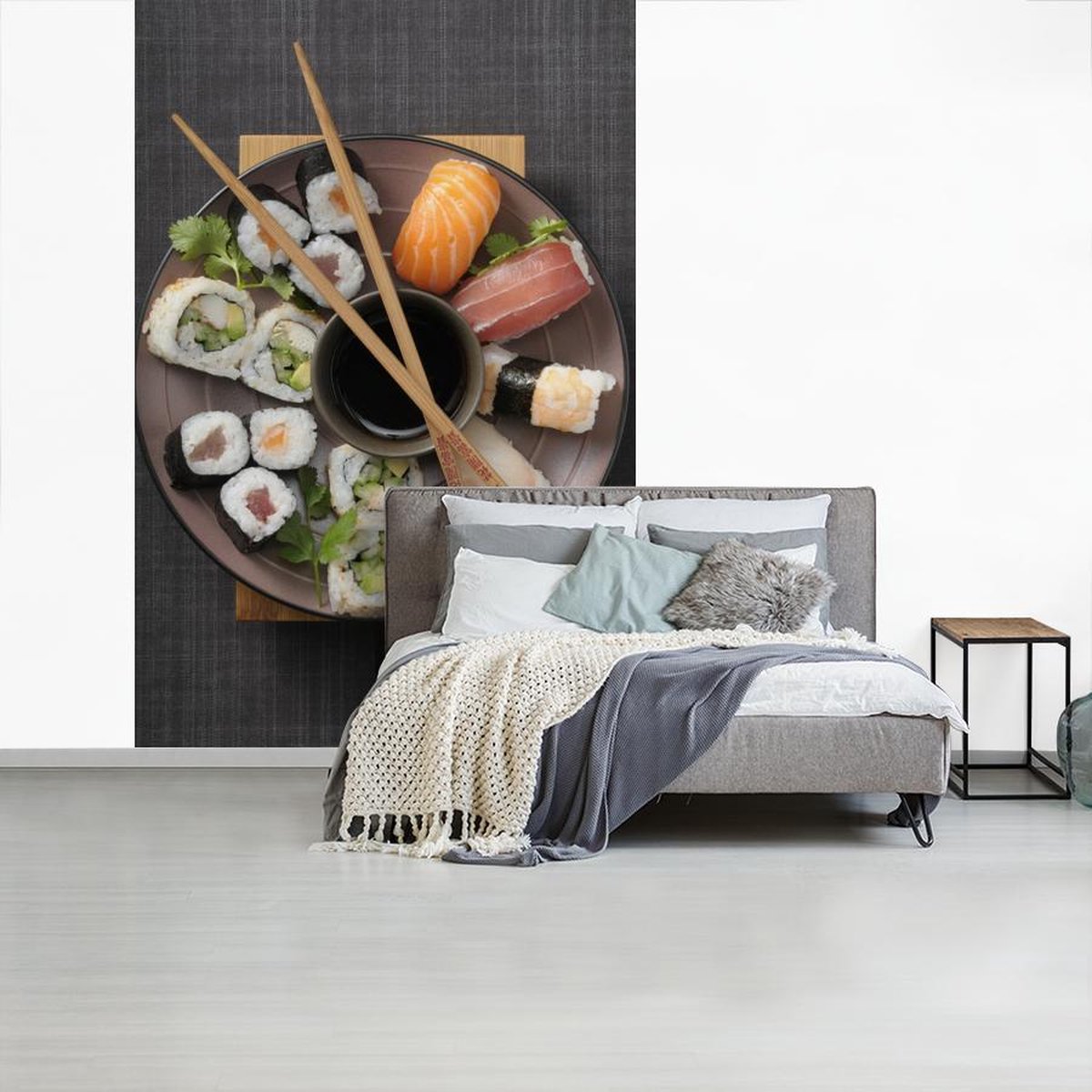 Behang - Fotobehang - Bord vol met Japanse sushi - Breedte 145 cm x ...
