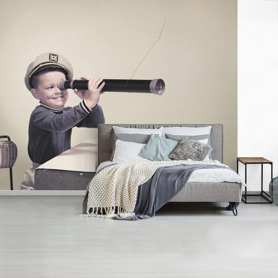 Behang - Fotobehang Jongen met matrozen hoed en telescoop - Breedte 275 ...