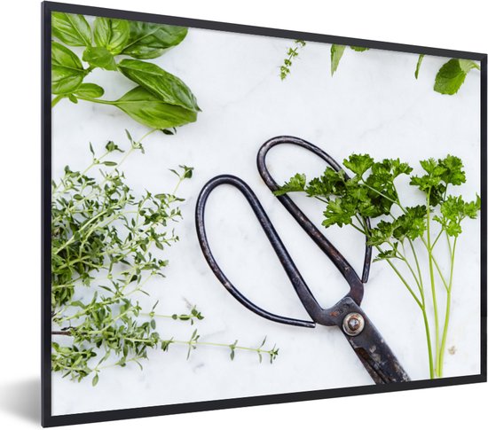 Fotolijst incl. Poster - Kruiden en schaar op marmeren ondergrond ...