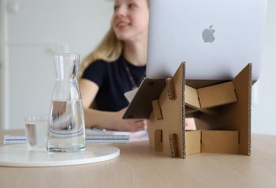 Kartonnen Laptop Standaard - Duurzaam Karton - Hobbykarton - KarTent ...