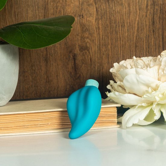 Gaia Eco Caress Vibrator - Aqua | bol