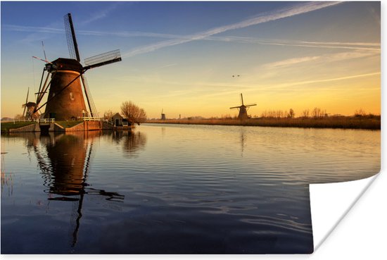 Les célèbres moulins à vent de Kinderdijk en Europe au coucher du ...