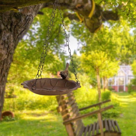 Hangend vogelbad van gietijzer, waterrozenblad met vogel ...
