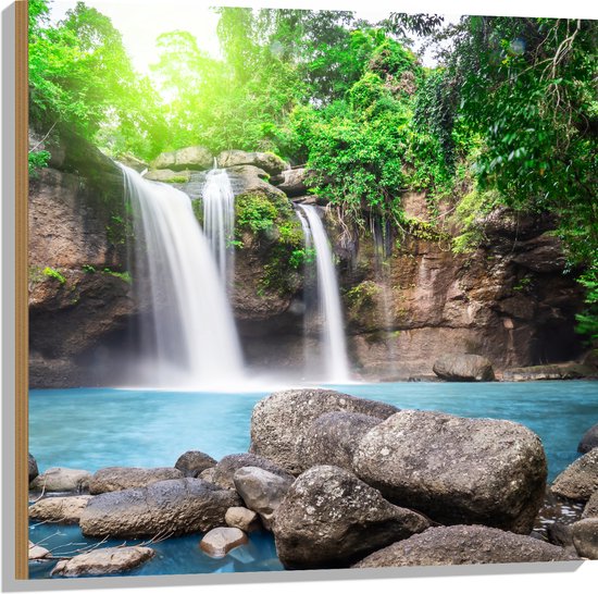 Hout - Magische Waterval in Helderblauw Water Omringd door Begroeiing ...