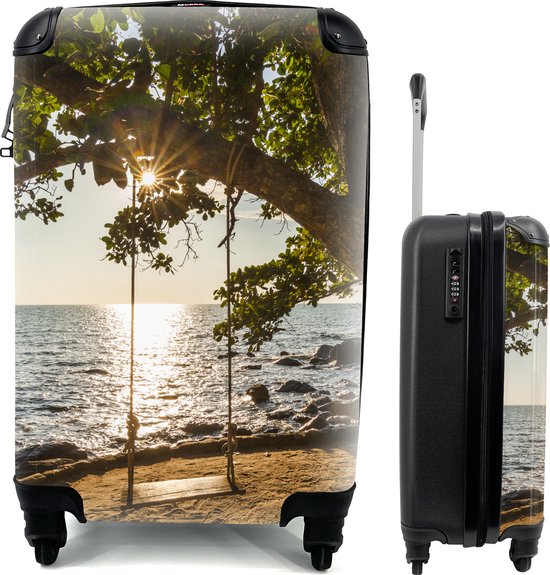 MuchoWow® Koffer - Een tropische boom met schommel bij het strand van Ko Chang - Past... | bol.com
