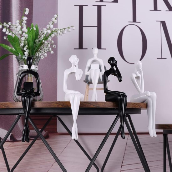 Zittende figuur, abstracte sculptuur van een denkend persoon op een ...