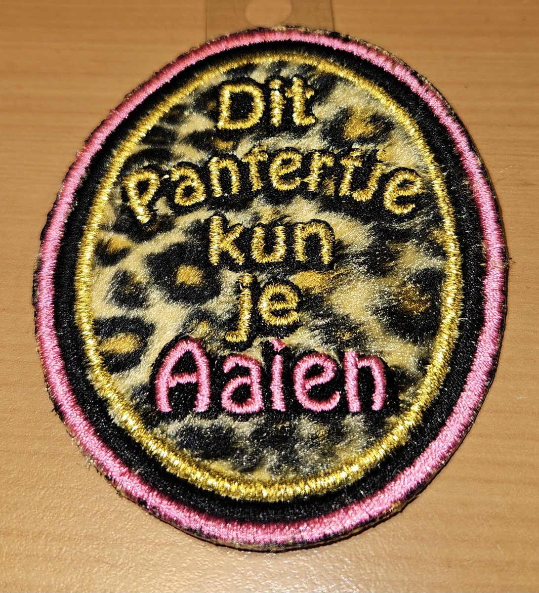 Carnavalsembleem: Dit pantertje kun je aaien | bol
