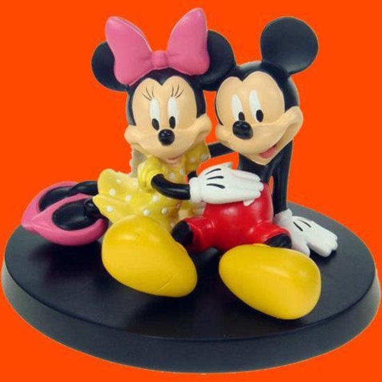 Mickey and Minnie - Relaxing - 19 cm | bol.com