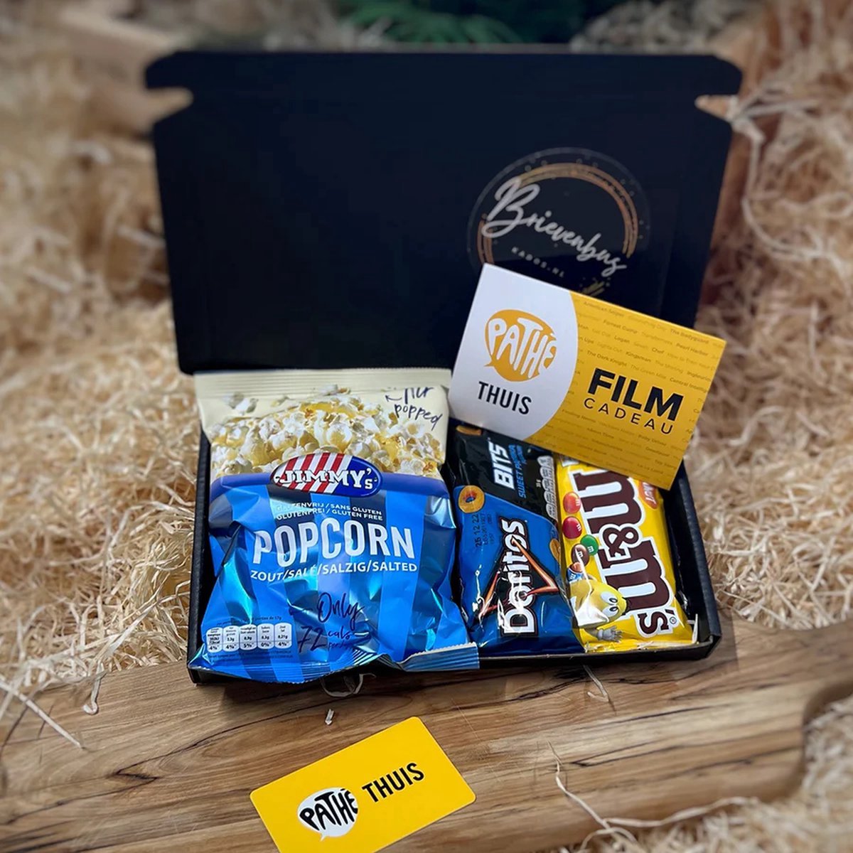Pathe Thuis Filmpakket - Filmvoucher - Popcorn - Doritos Bits - M&M ...