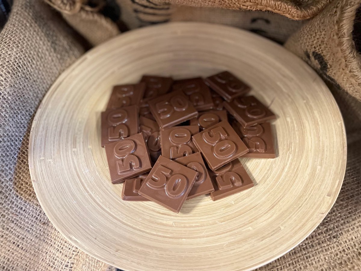 Chocolaatjes met getal 50 voor verjaardag of jubileum | 50 stuks ...