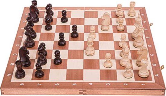 Schaakbord \ Chess figures and chessboard made of wood - Houten ...
