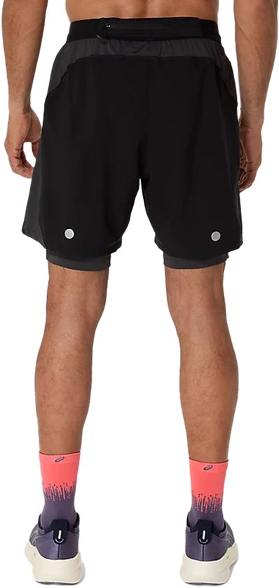 Asics road 2n1 7in short in de kleur zwart. | bol