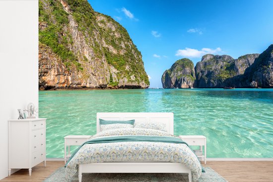 Behang - Fotobehang Zee tussen de rotsen in Thailand - Breedte 450 cm x ...