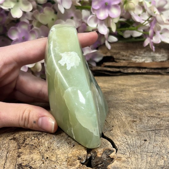 Jade serpentijn edelsteen sculptuur nr.33 | bol