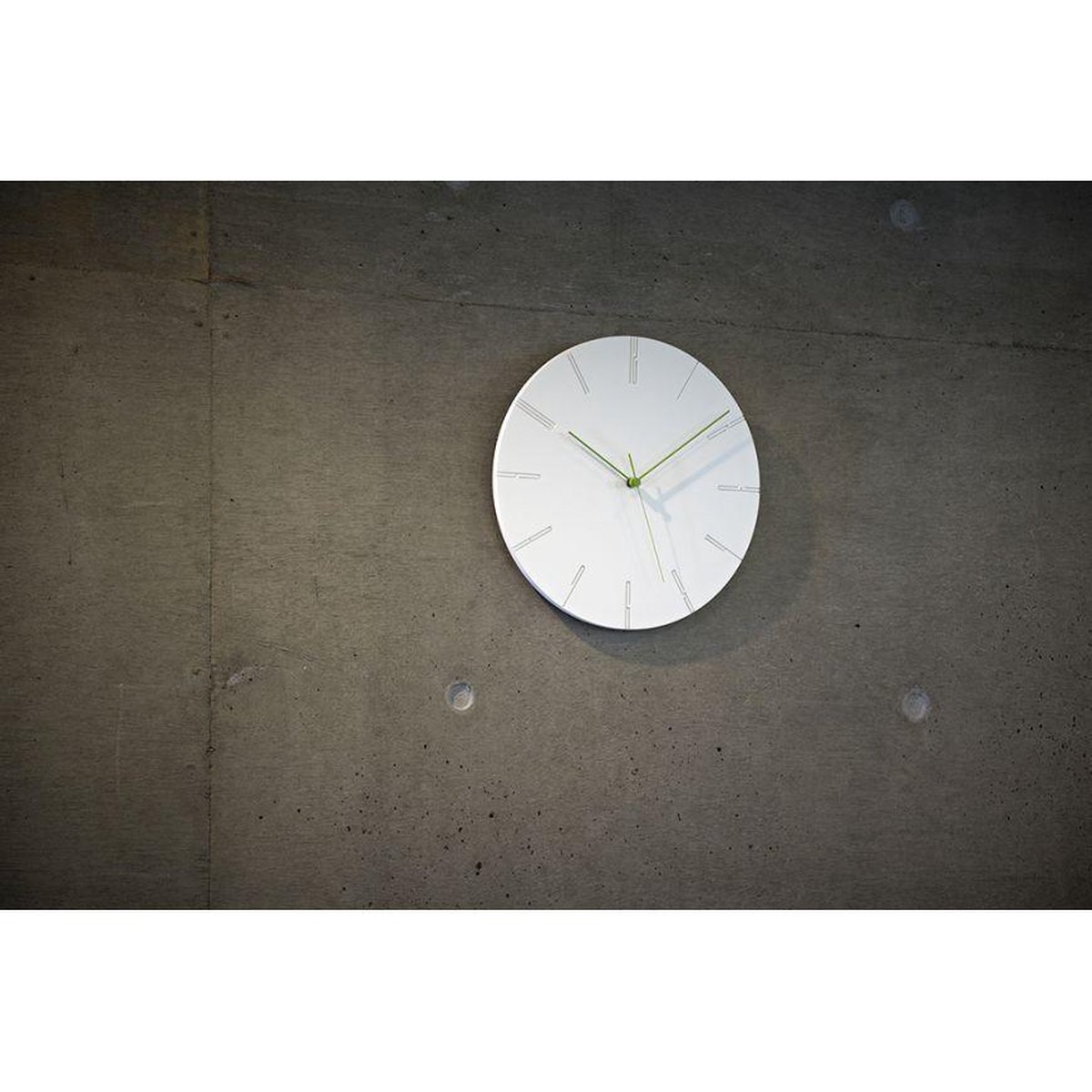 Moderne klok 'Carved II' kleur wit | bol.com