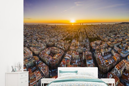 Behang - Fotobehang Architectuur - Zon - Barcelona - Breedte 330 cm x ...