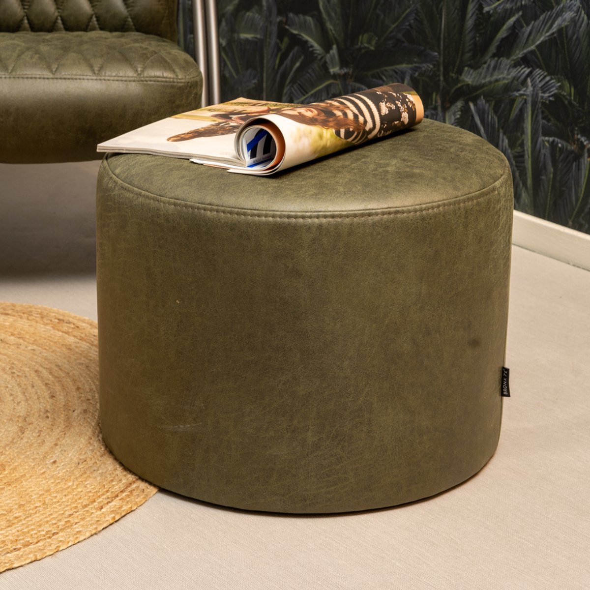 Eco-leer poef rond Kyla olijfgroen - Hocker leer - Poef groen leer ...