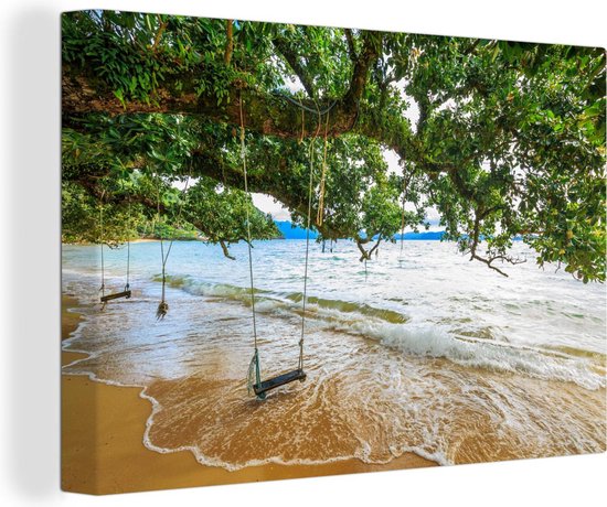 Canvas Schilderij Hangende schommel en een grote oude boom op Phu Quoc - 90x60 cm -... | bol