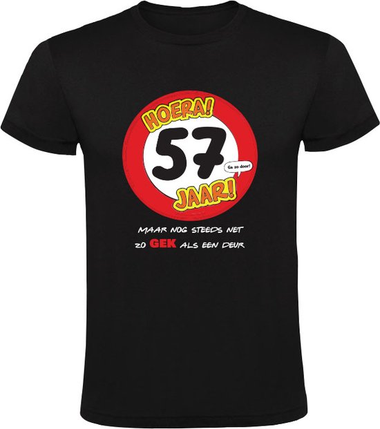 Hoera 57 jaar! Maar nog steeds zo gek als een deur! Heren T-shirt ...