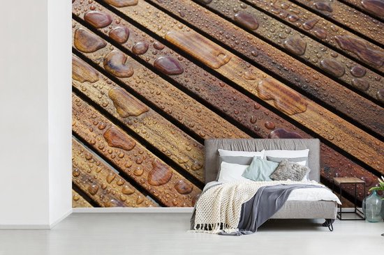 Houten structuur met waterdruppels fotobehang | bol.com