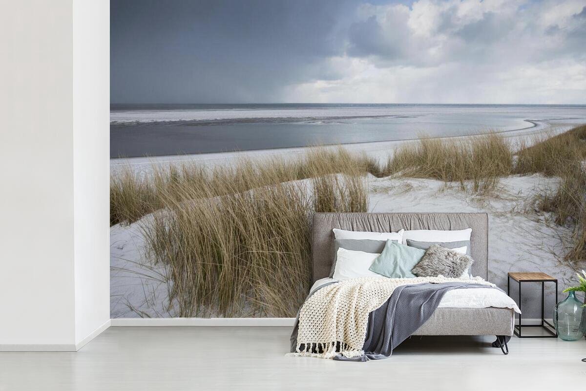 bol.com | Duinen met strandgras voor de Noordzee fotobehang / Zee en Strand