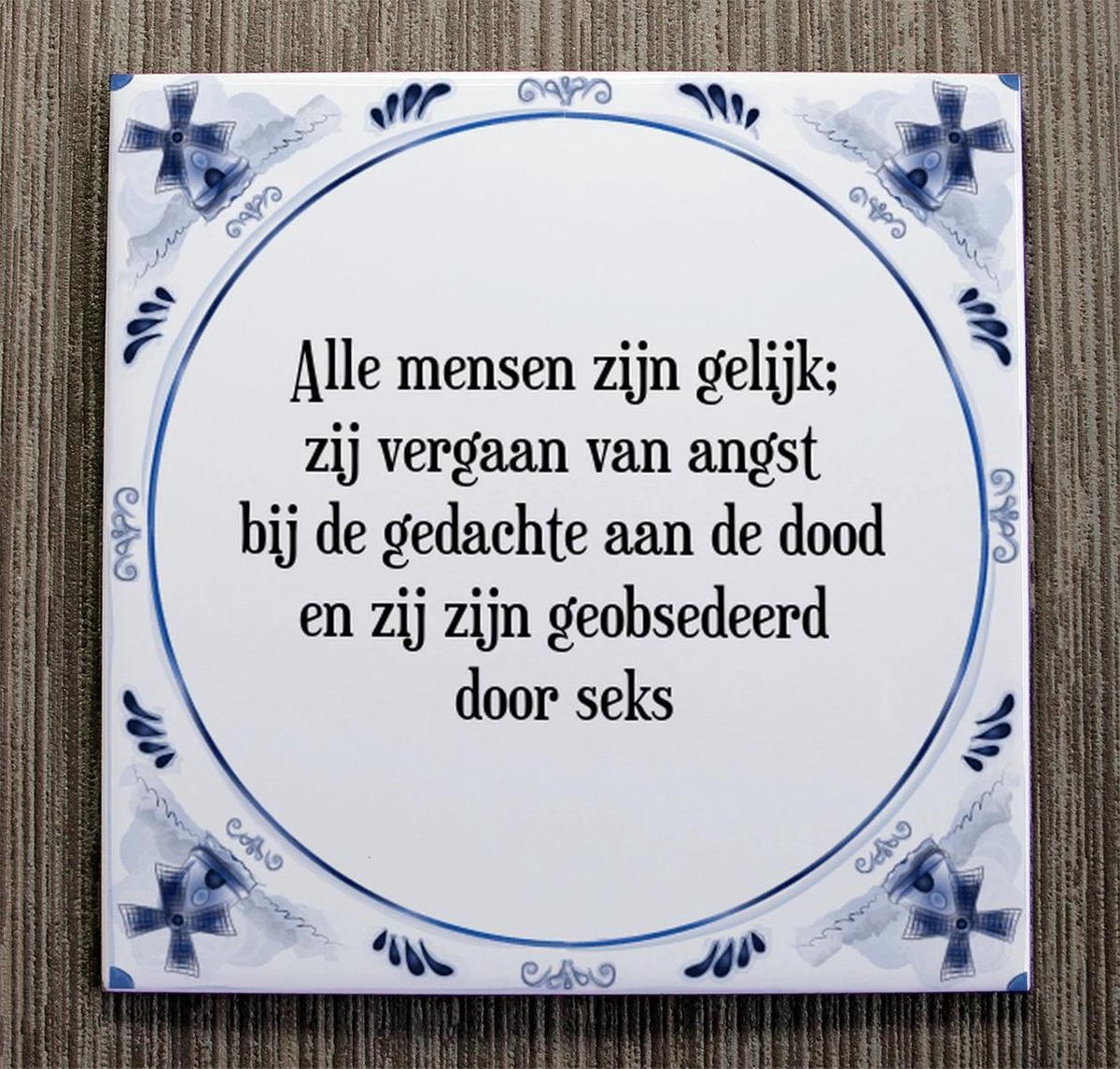 Tegeltje met Spreuk (Tegeltjeswijsheid): Alle mensen zijn gelijk; zij vergaan van... | bol.com