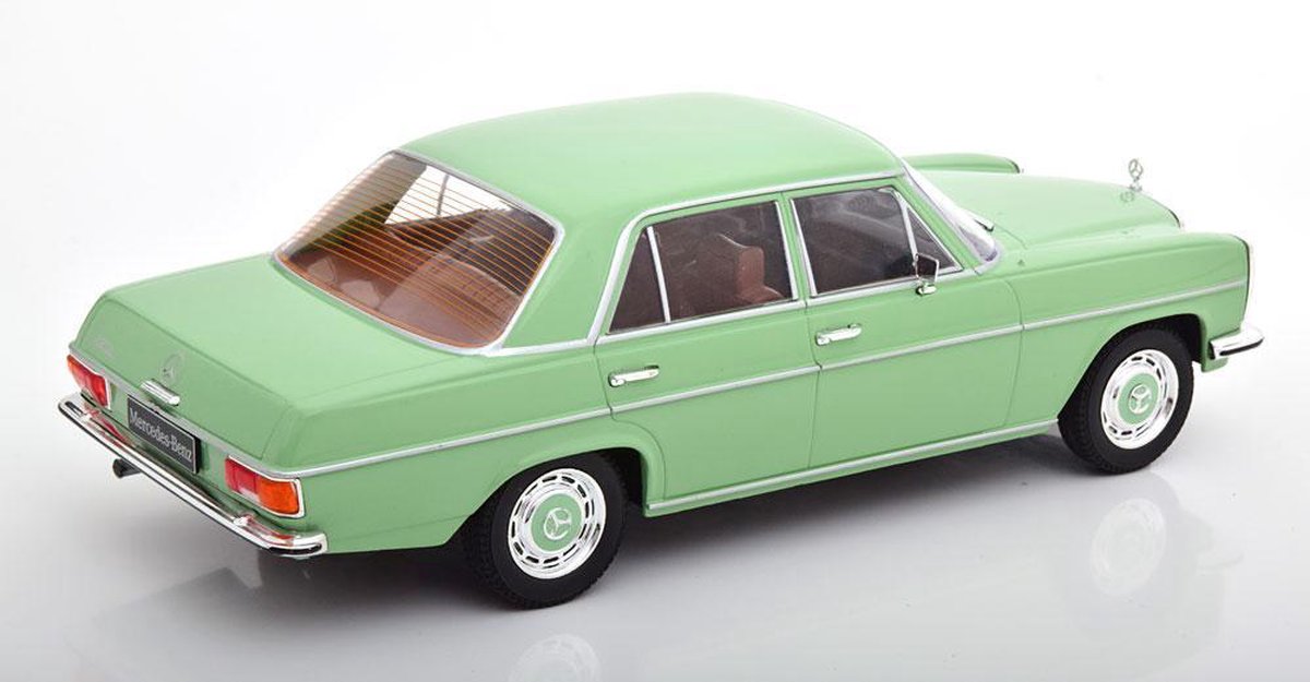 Mercedes-Benz 200D (W115) 1972 Light Green | bol.com