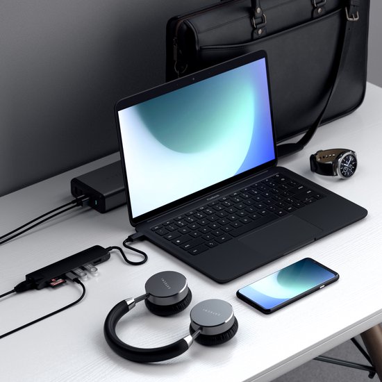 Satechi USB-C Pro Hub Slim Adapter - Midnight Black | bol.com