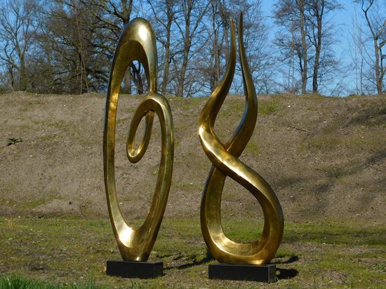 Set van twee grote abstracte beelden - alu messing op voet van graniet ...