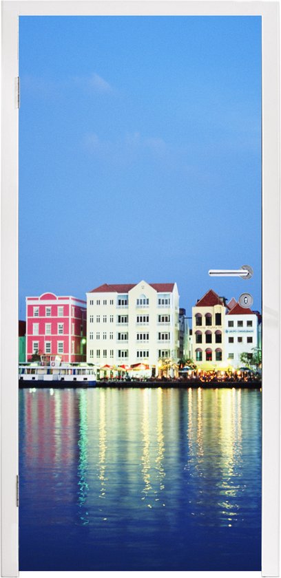 Deursticker Curaçao - Huizen - Skyline - 95x215 cm - Deurposter | bol