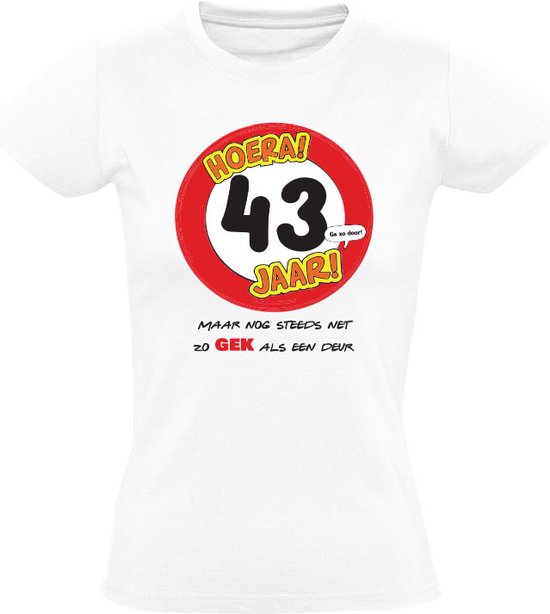 Hoera 43 jaar! Maar nog steeds zo gek als een deur! Dames T-shirt ...