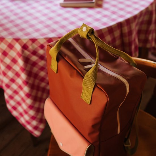 Sticky Lemon Large Backpack | Meadows Envelope | Lighthouse Red | bol.com