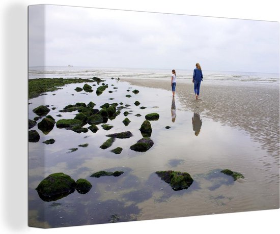 Canvas Schilderij Meisjes op het strand van Vlieland - 140x90 cm - Wanddecoratie | bol.com