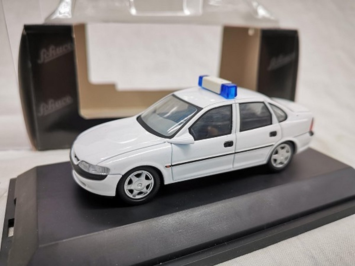 Opel Vectra "Police" Wit 1:43 Schuco | bol.com