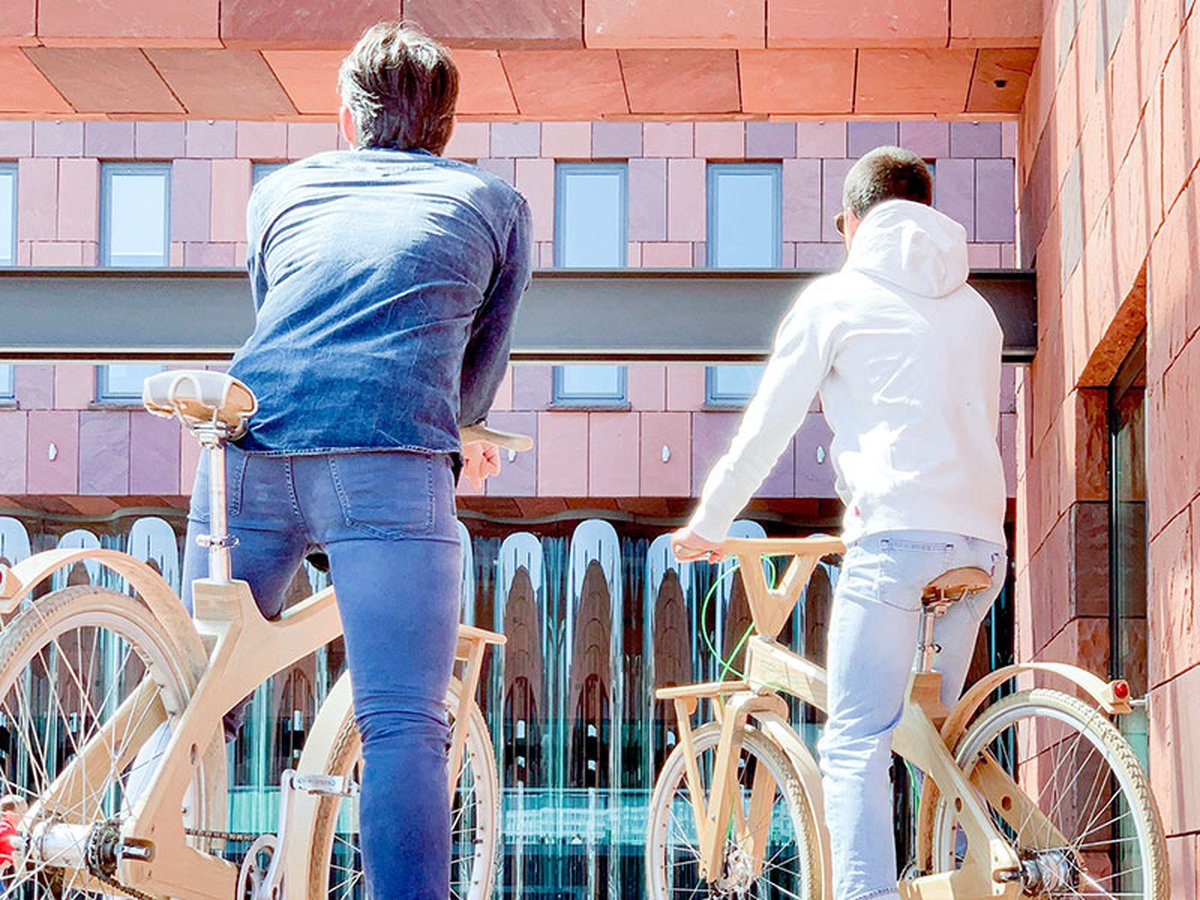 Bongo Bon - FIETSTOCHT DOORHEEN ANTWERPEN OP EEN HOUTEN FIETS VOOR 2 ...
