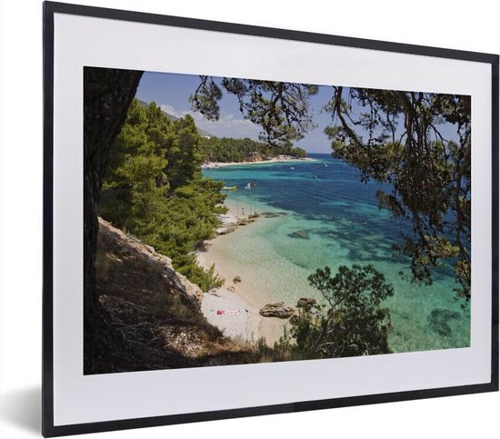 Arbres en surplomb à la plage de Zlatni Rat en Croatie | bol.com