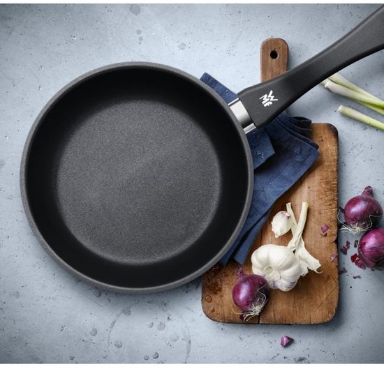 Pan WMF DEVIL 20CM Zwart Roestvrij staal 200 mm Ø 20 cm | bol