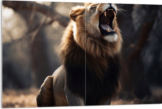 Acrylglas - Brullende Leeuw onder Bomen in het Bos - 120x80 cm Foto op Acrylglas... | bol
