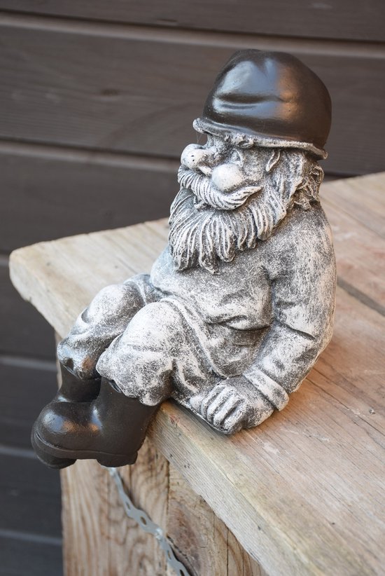 Kabouter zittend met de benen afhangend | bol