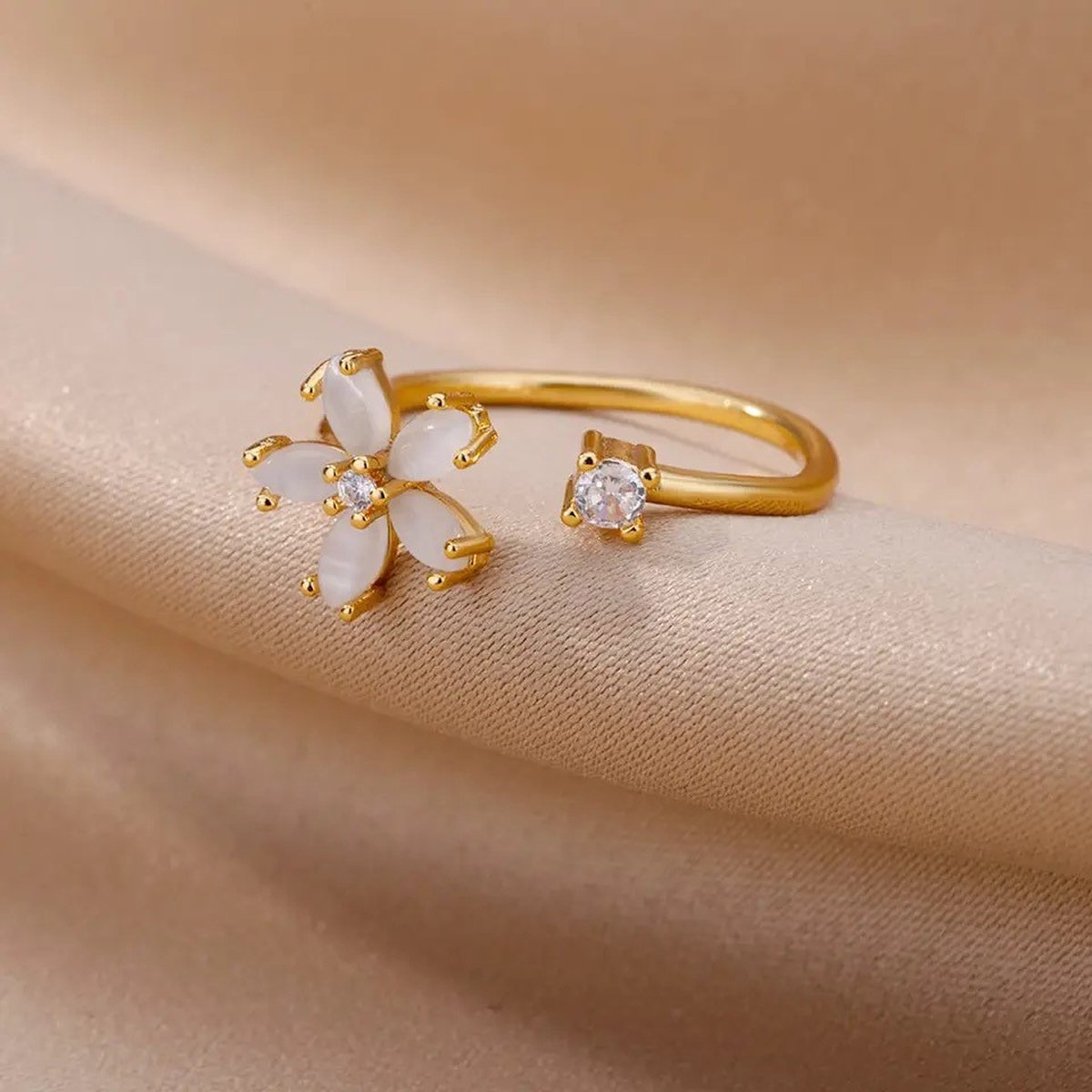 Soraro Bloem Diamond Ring | 14k Goldplated | Goud | Verstelbare Ring ...