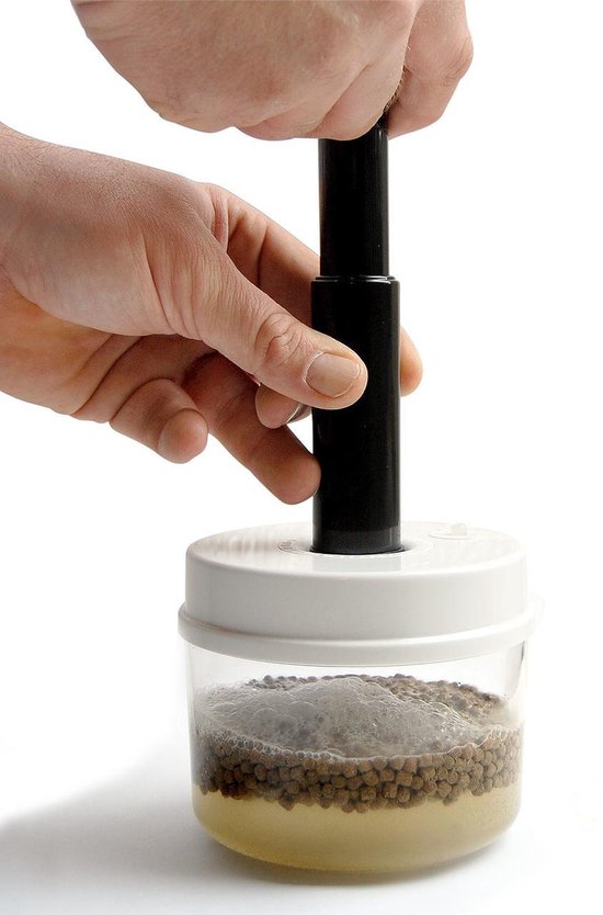 Spro Pellet pump 0.7L | bol