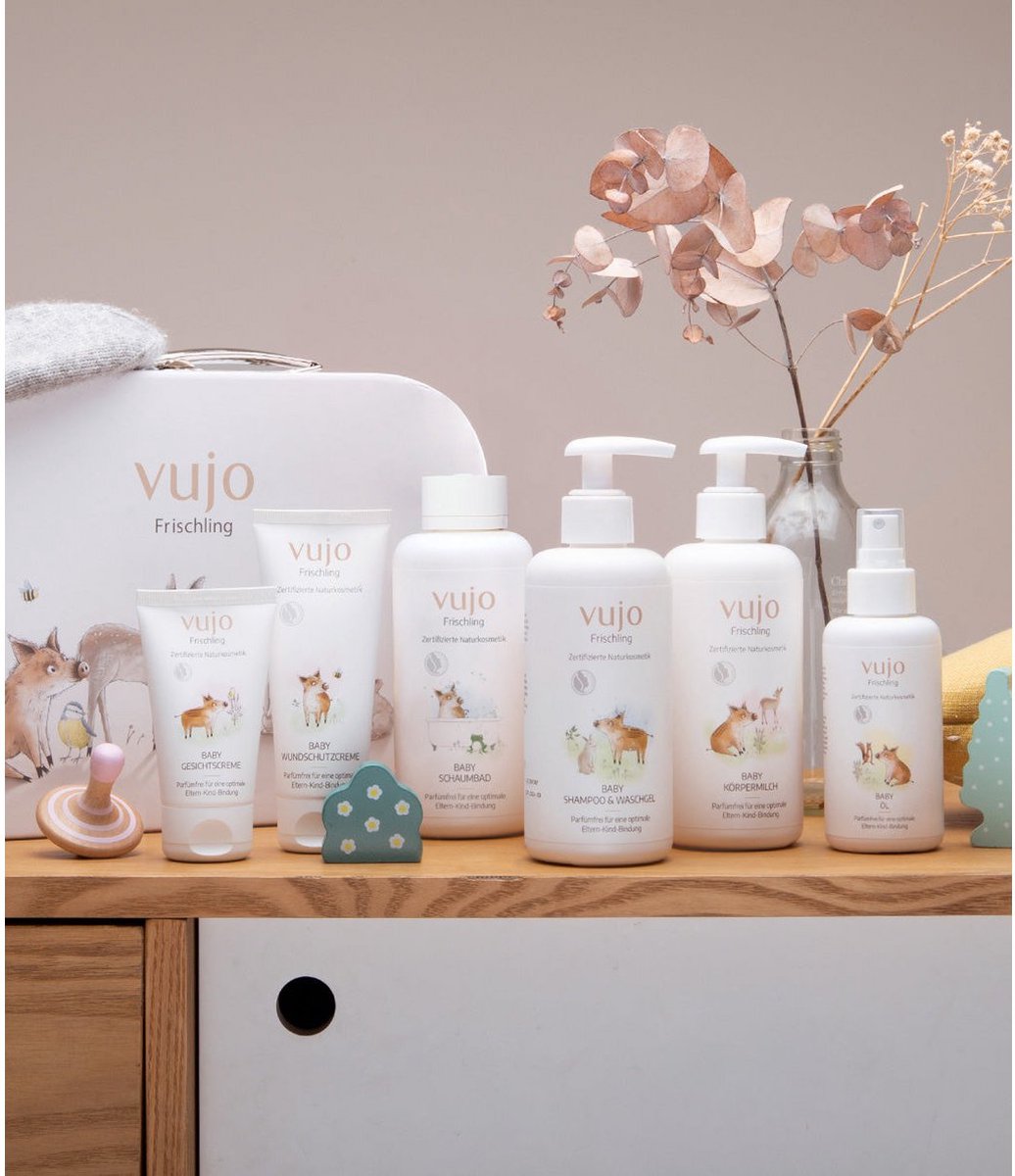 Vujo koffer gevuld met babyproducten | bol.com
