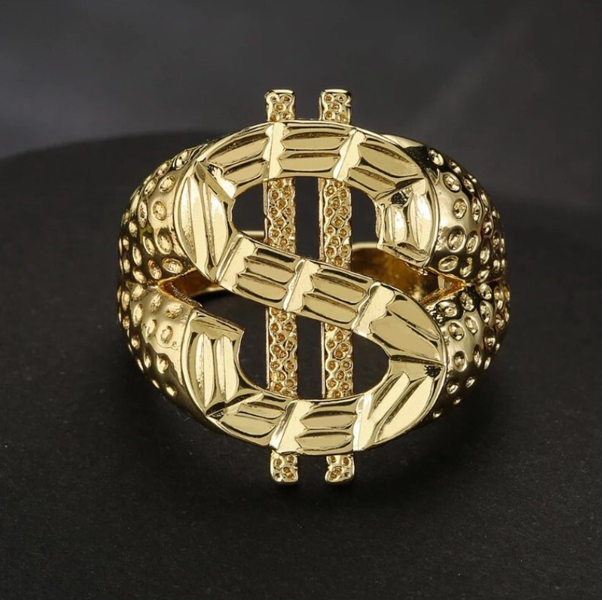 Gouden Ring Dollar Teken (nepgoud) | Pooier | Kamping Kitch outfit ...