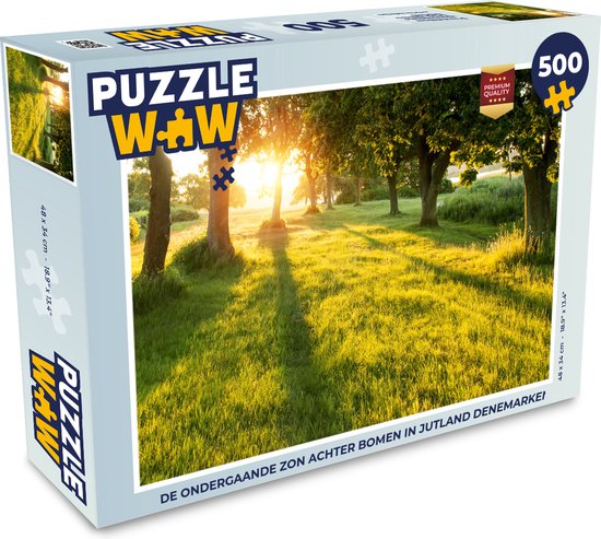 Puzzel De ondergaande zon achter bomen in Jutland Denemarken ...