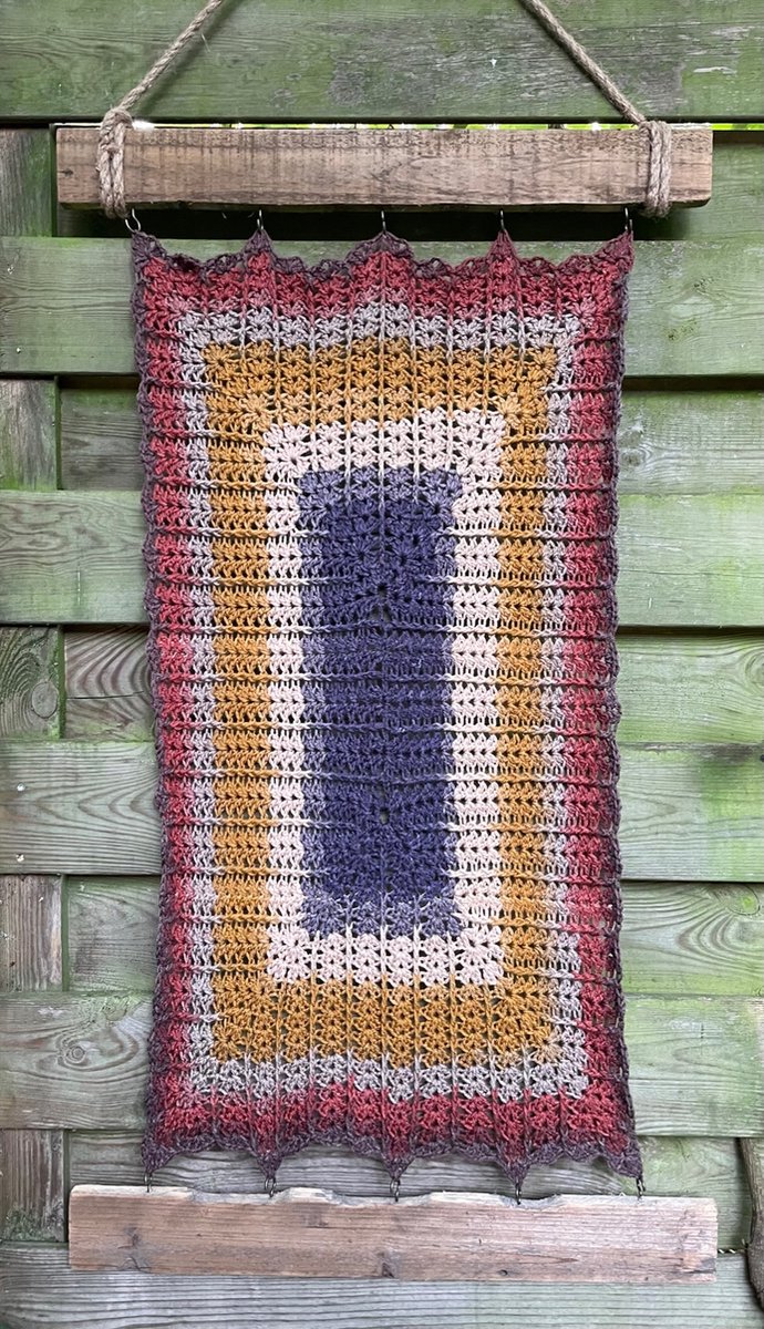 WANDKLEED - HANDMADE - GEHAAKT - LACEY COLOR - INCLUSIEF 2 STOERE ...