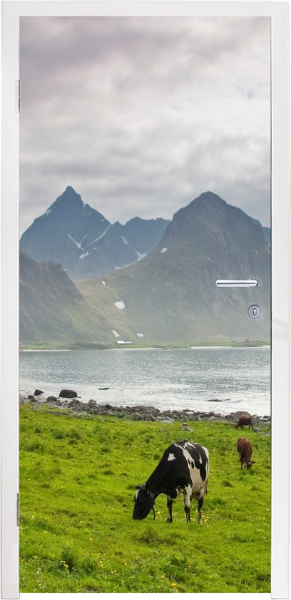 Deursticker Koe - Berg - Zee - 80x205 cm - Deurposter | bol.com